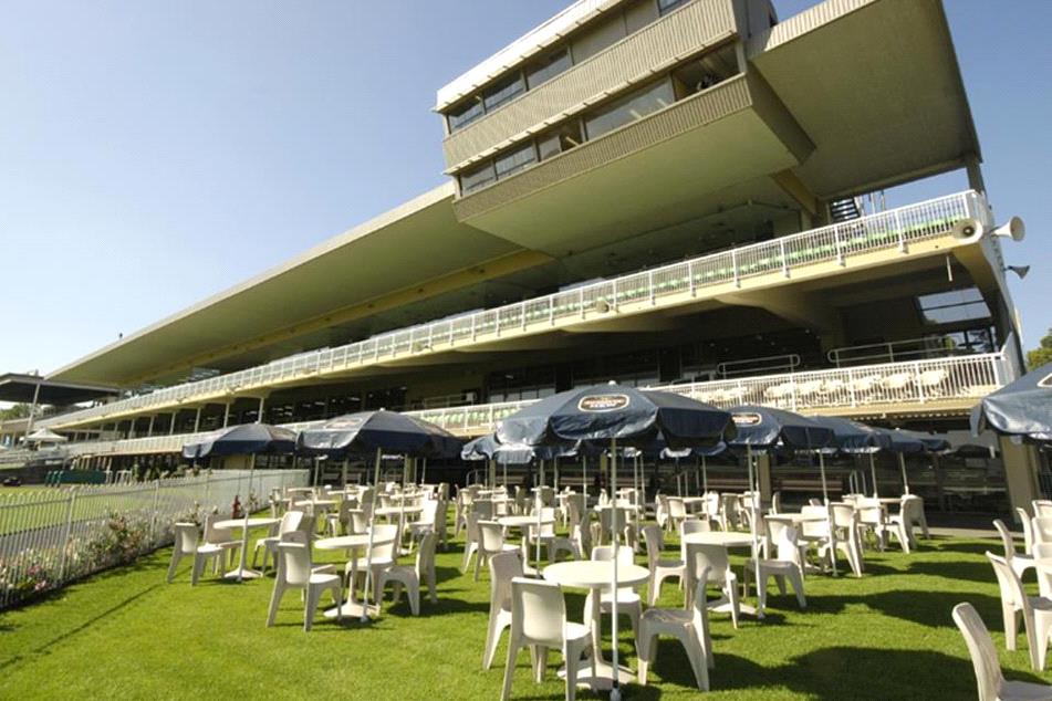 Nominations online for Warwick Farm Saturday - Racenet