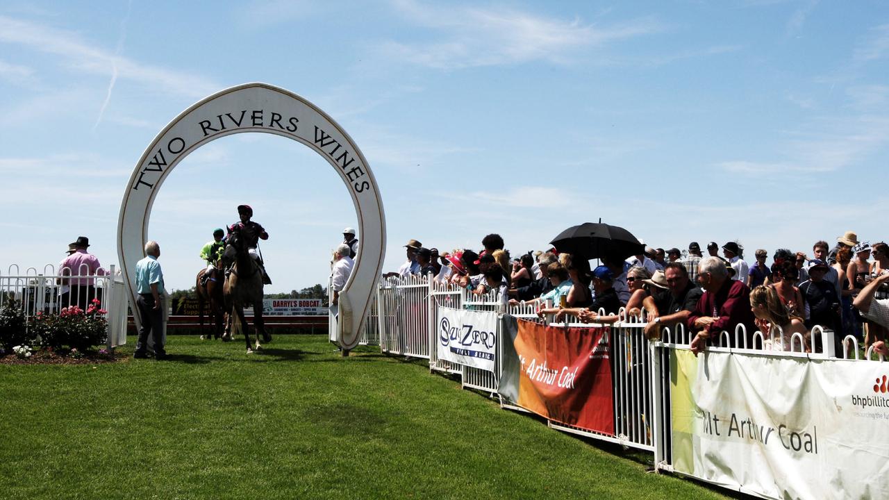 Greg Polson's Muswellbrook and Bathurst Tips: Blinkers the key to a win