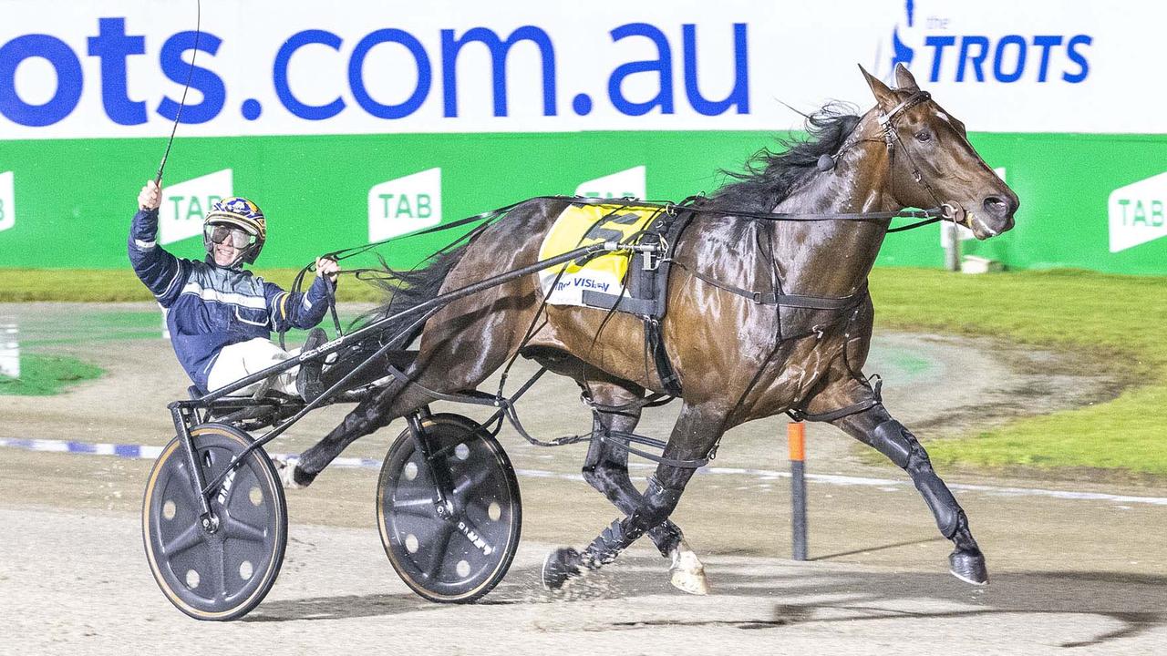 Captain Ravishing racing away with Saturday night’s Breeders’ Crown at ...