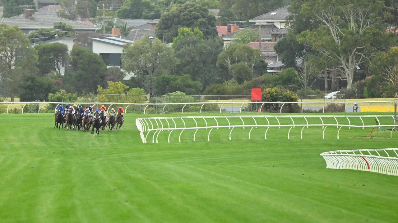 Horse racing tips and best bets for Sandown Lakeside
