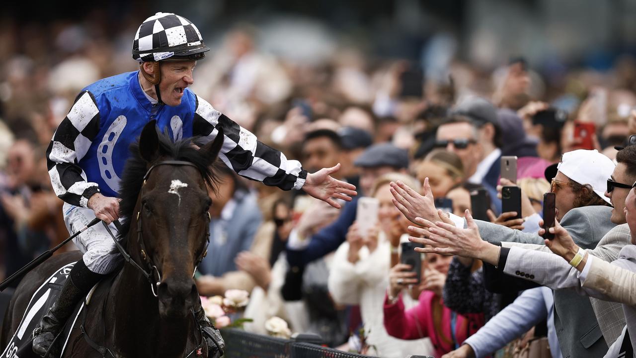 Racing Victoria to retain tough pre-travel requirements for ...