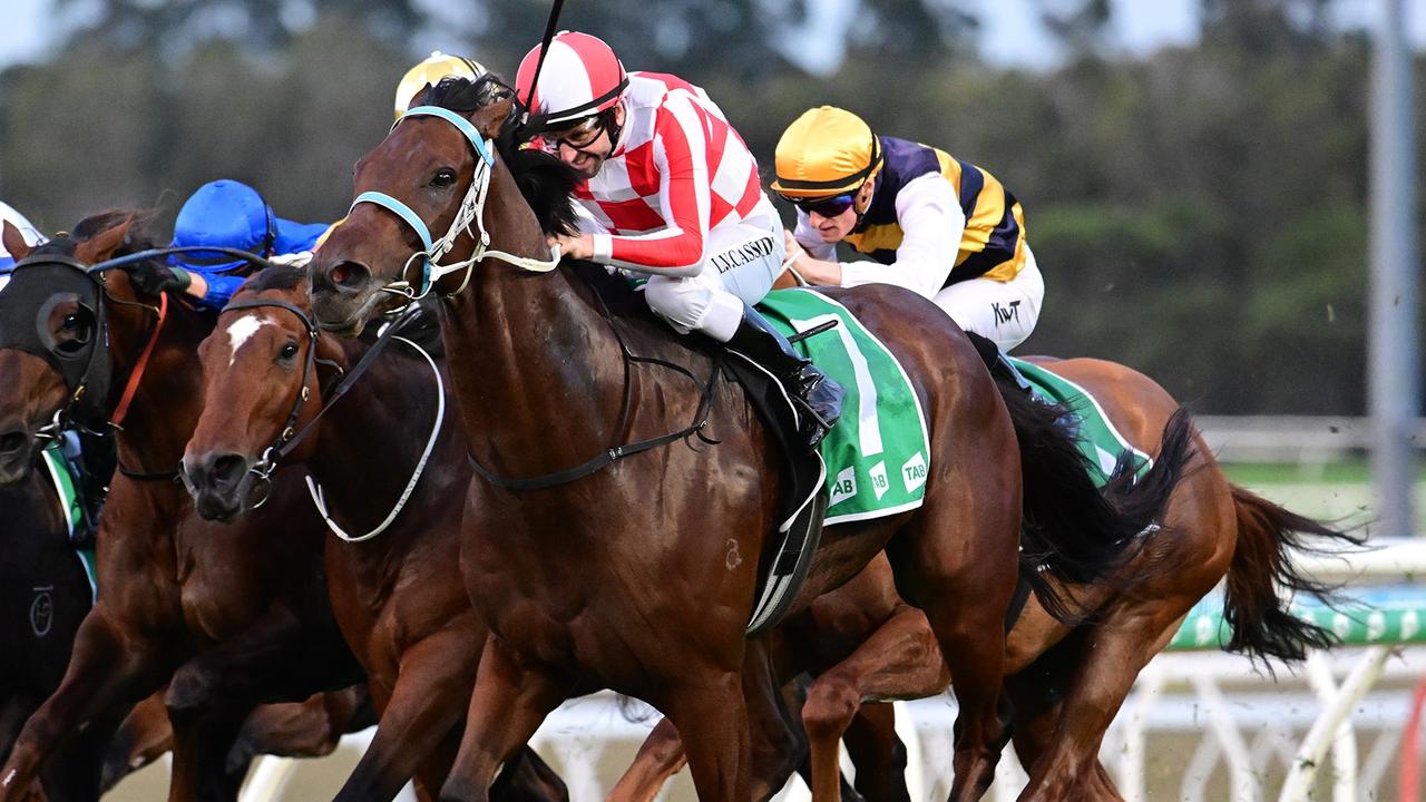 Larry Cassidy wins the Glasshouse Handicap on Irish Songs