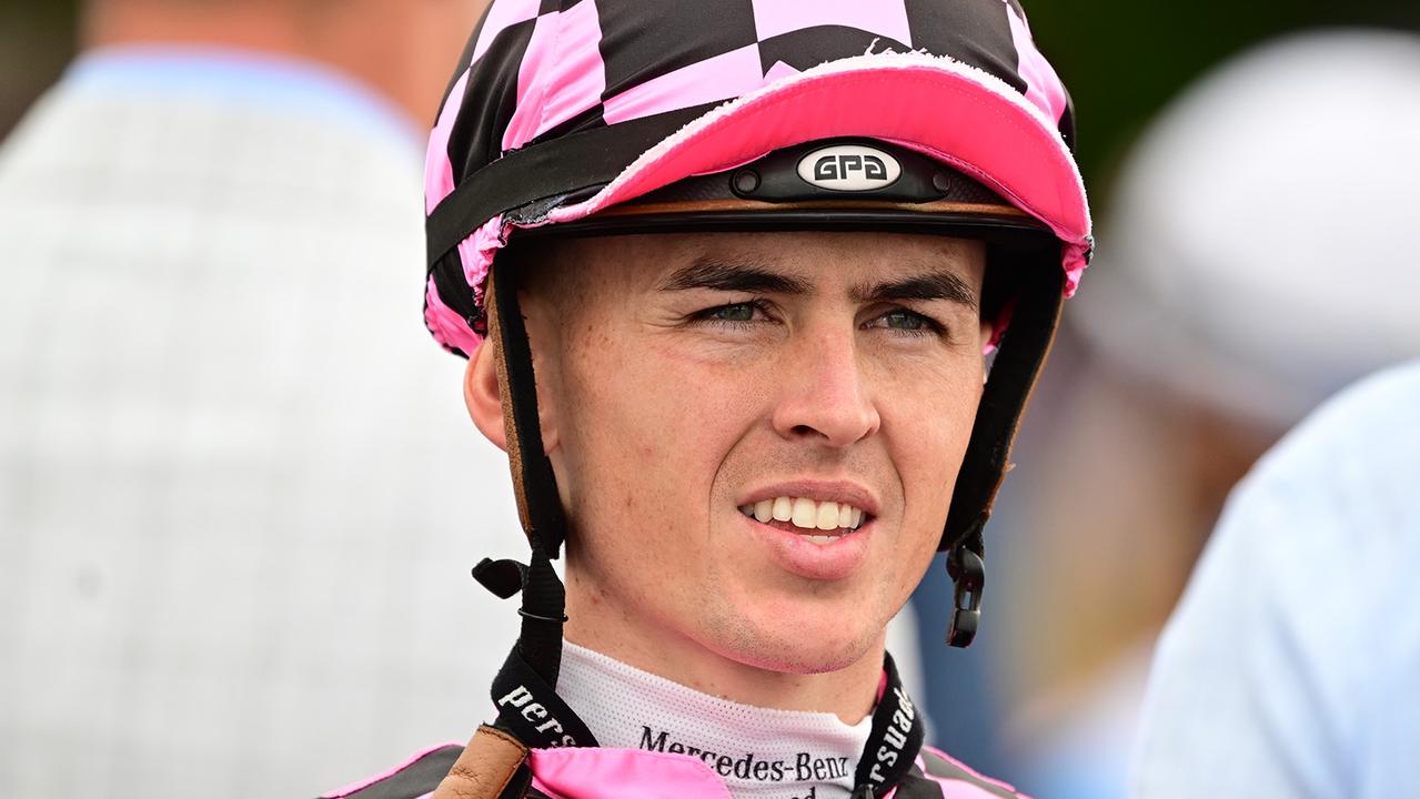 Bambi_lu feet i have been meeting Milan consistently now