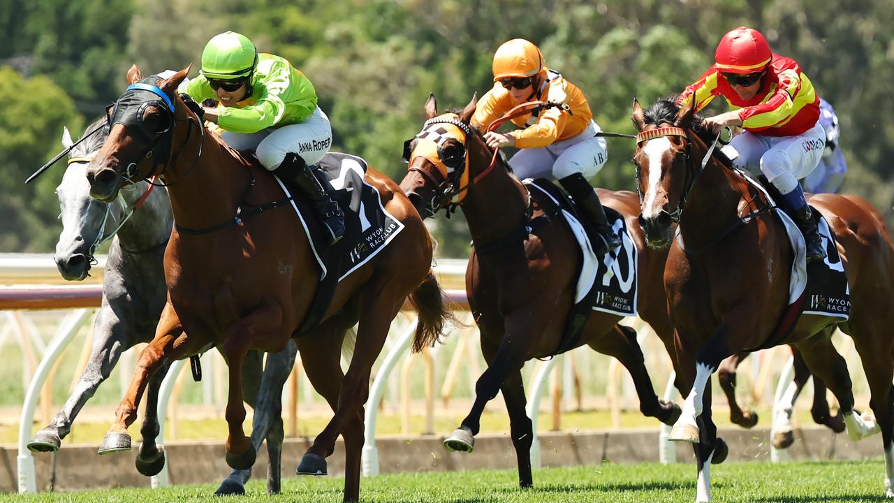 Lane's tribute as Oakfield Saturn wins Bronte Simpson Memorial - Racenet