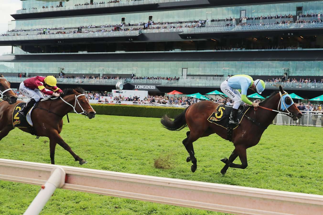 Ragged Rascal tears up the Heritage Stakes field at Randwick