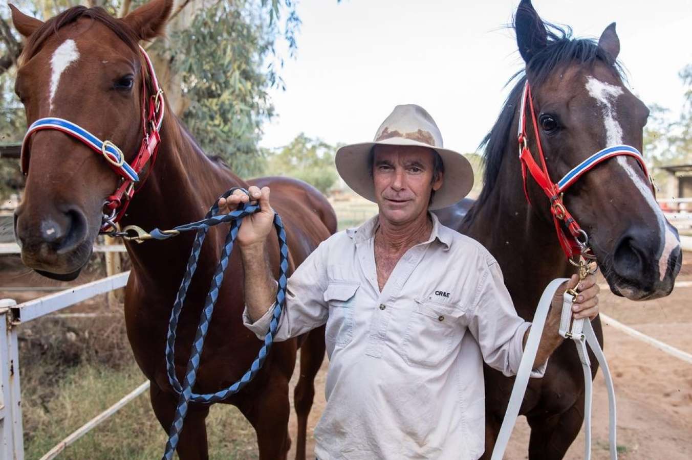 Count of Essex claims Alice Springs Cup, favourite flops