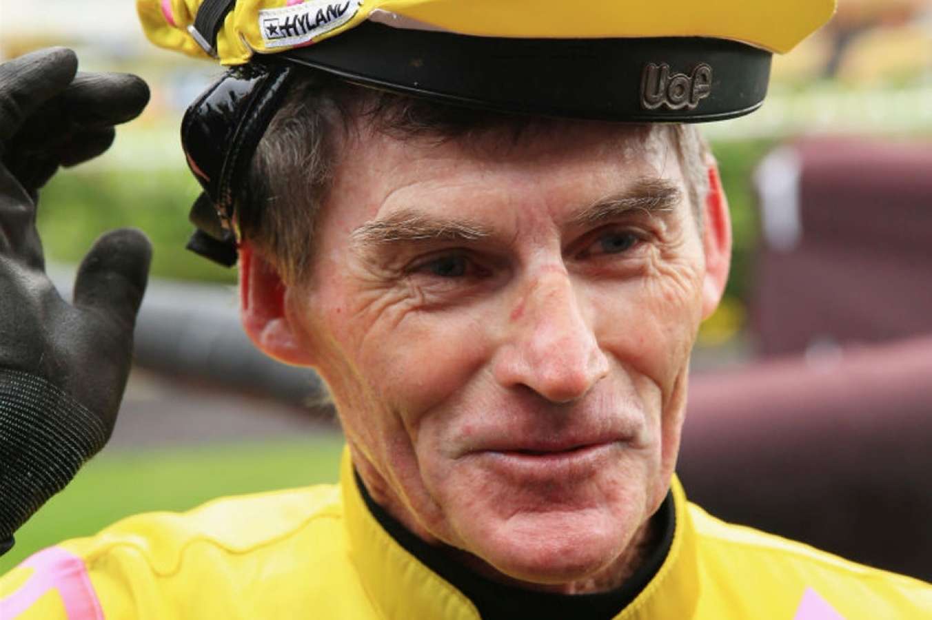 Australian racing icon Robert Thompson hangs up the saddle