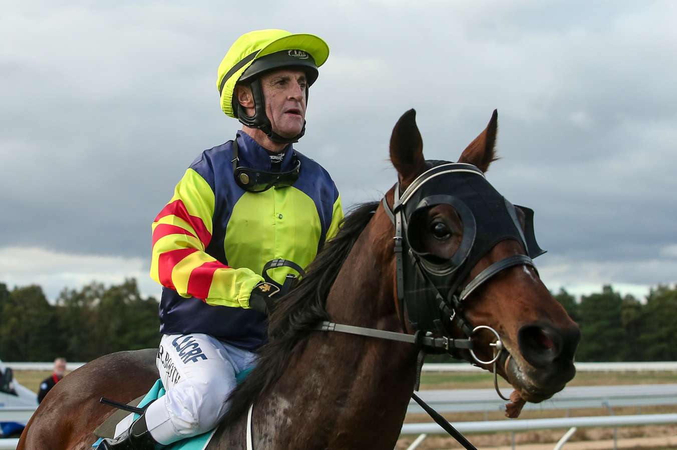 Jockey Roger Booth dies of suspected heart attack after riding in ...