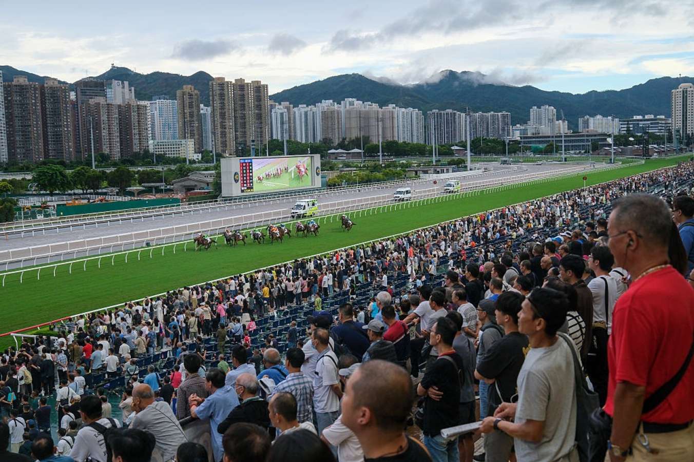 Debs94 this girl establishes a wonderful atmosphere in a