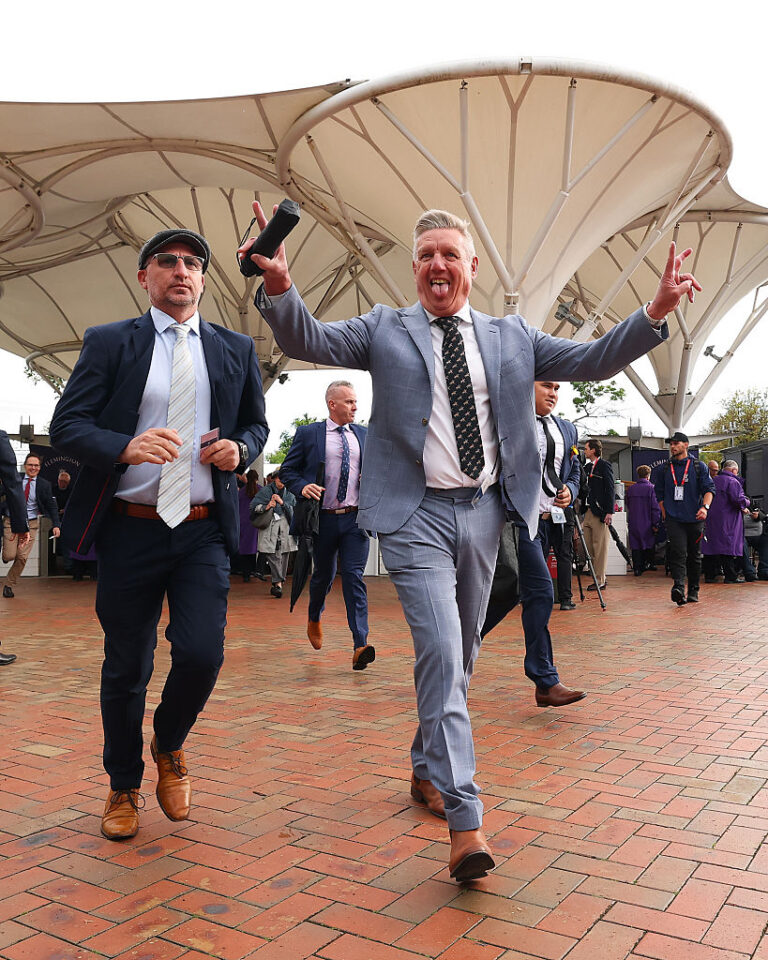 Kicking On - Wet Melbourne Cup racegoers fire up