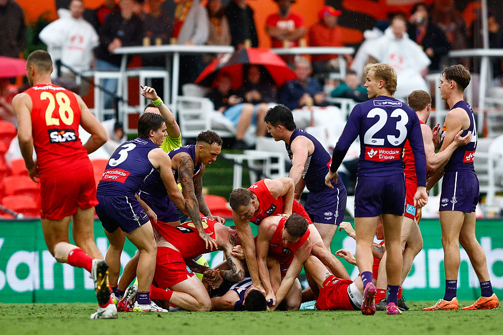 Gold Coast vs Essendon Prediction & Odds - AFL Round 24 2025 - Odds